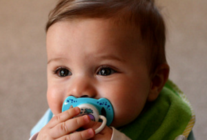 Aprende sobre los diferentes materiales y formas de los chupones para ...