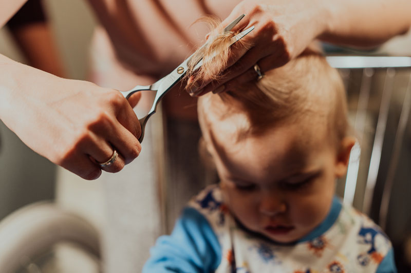 ¿Cuándo debo hacer el primer corte de cabello del bebé? - Mega Baby